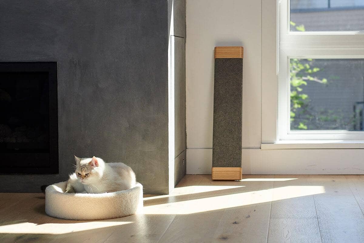 Tab Horizontal Scratching Post – tuft + paw